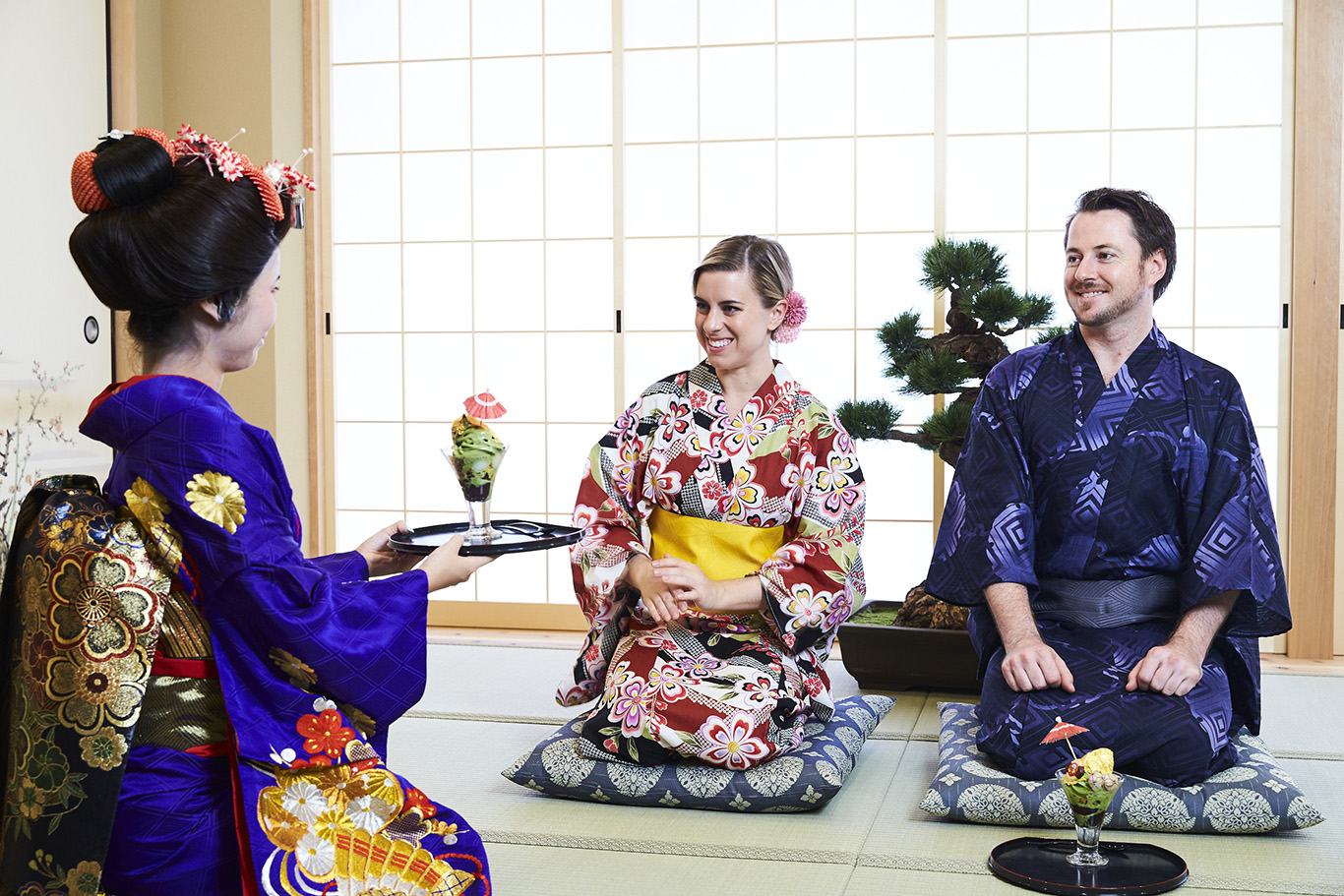 A Guide to Japanese Social Etiquette and Manners - Tea Ceremony Japan ...