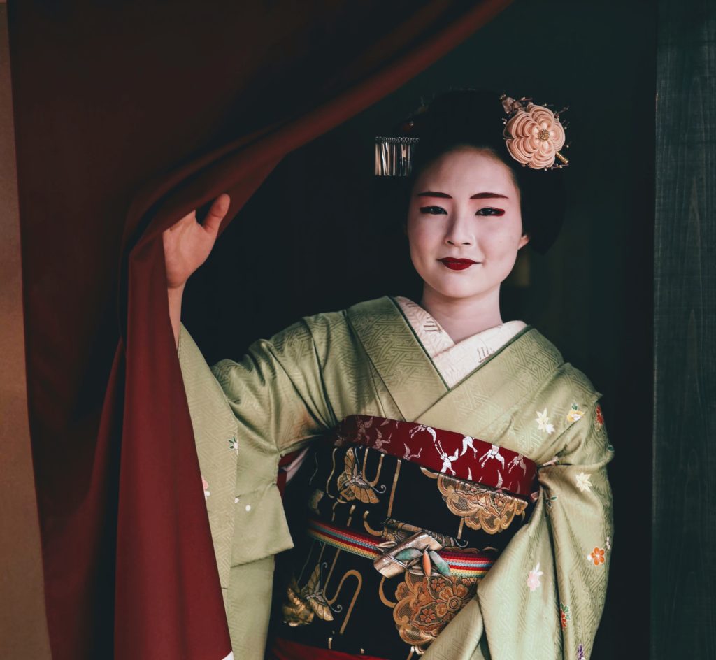 GEIKO: Facts, History & Tradition - Tea Ceremony Japan Experiences MAIKOYA